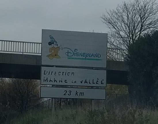 Disneyland Paris replacing road signs - Travel to the Magic