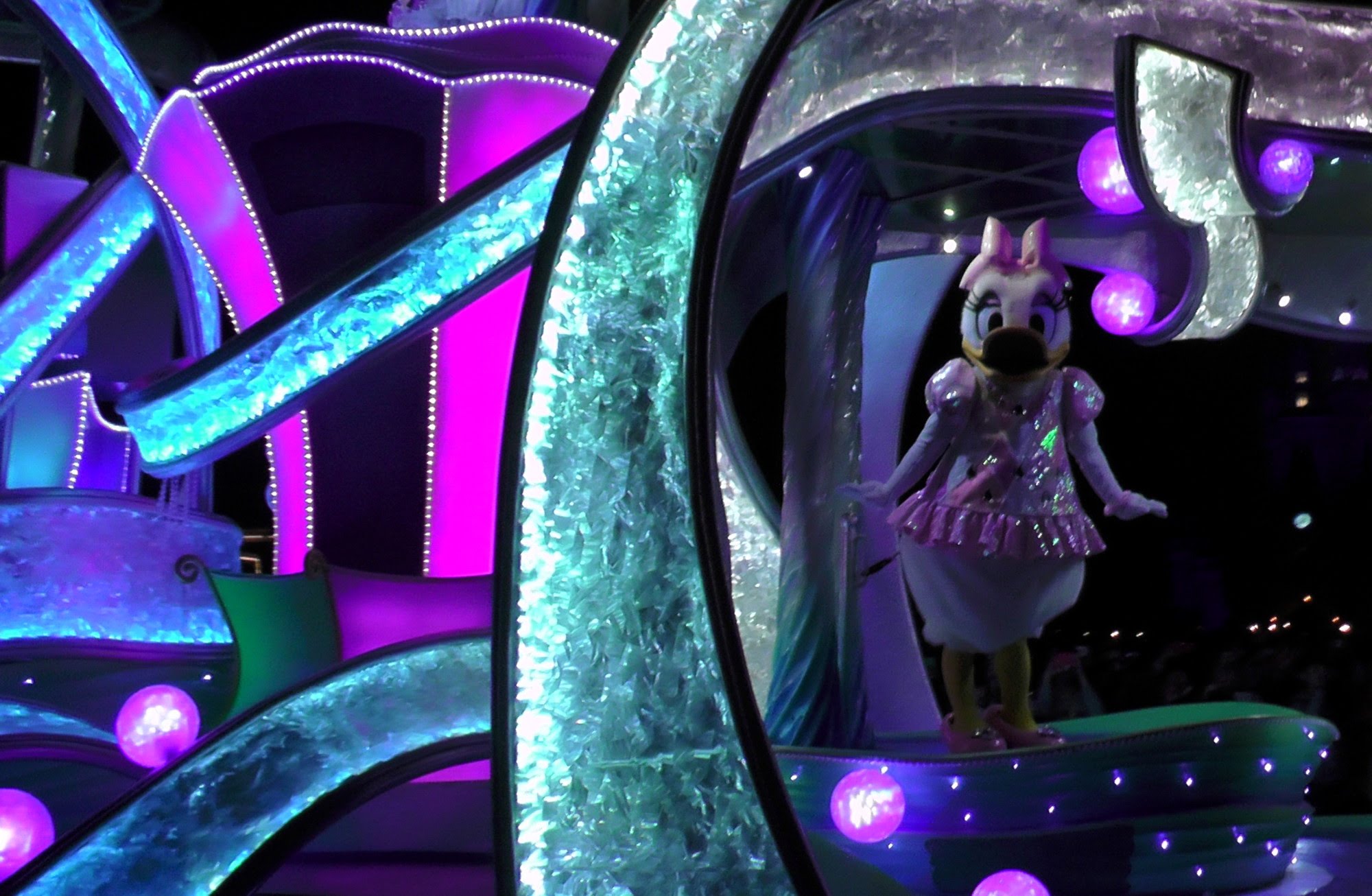 VIDEO: Tokyo Disneyland - Nighttime Rain Parade 'Nightfall Glow' - Travel to the Magic