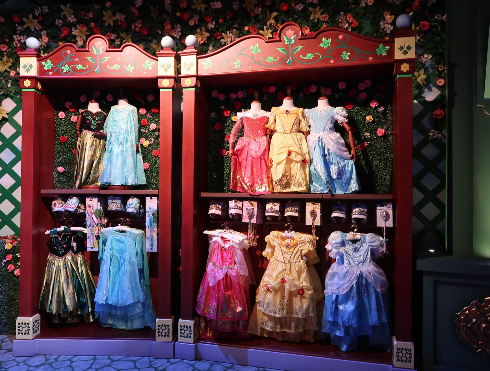 Royal Princess Garden opens at Hong Kong Disneyland - Travel to the Magic