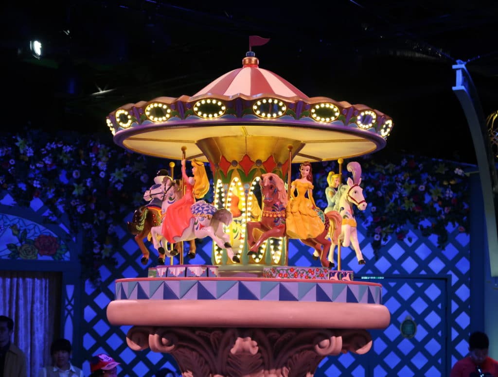 Royal Princess Garden opens at Hong Kong Disneyland - Travel to the Magic