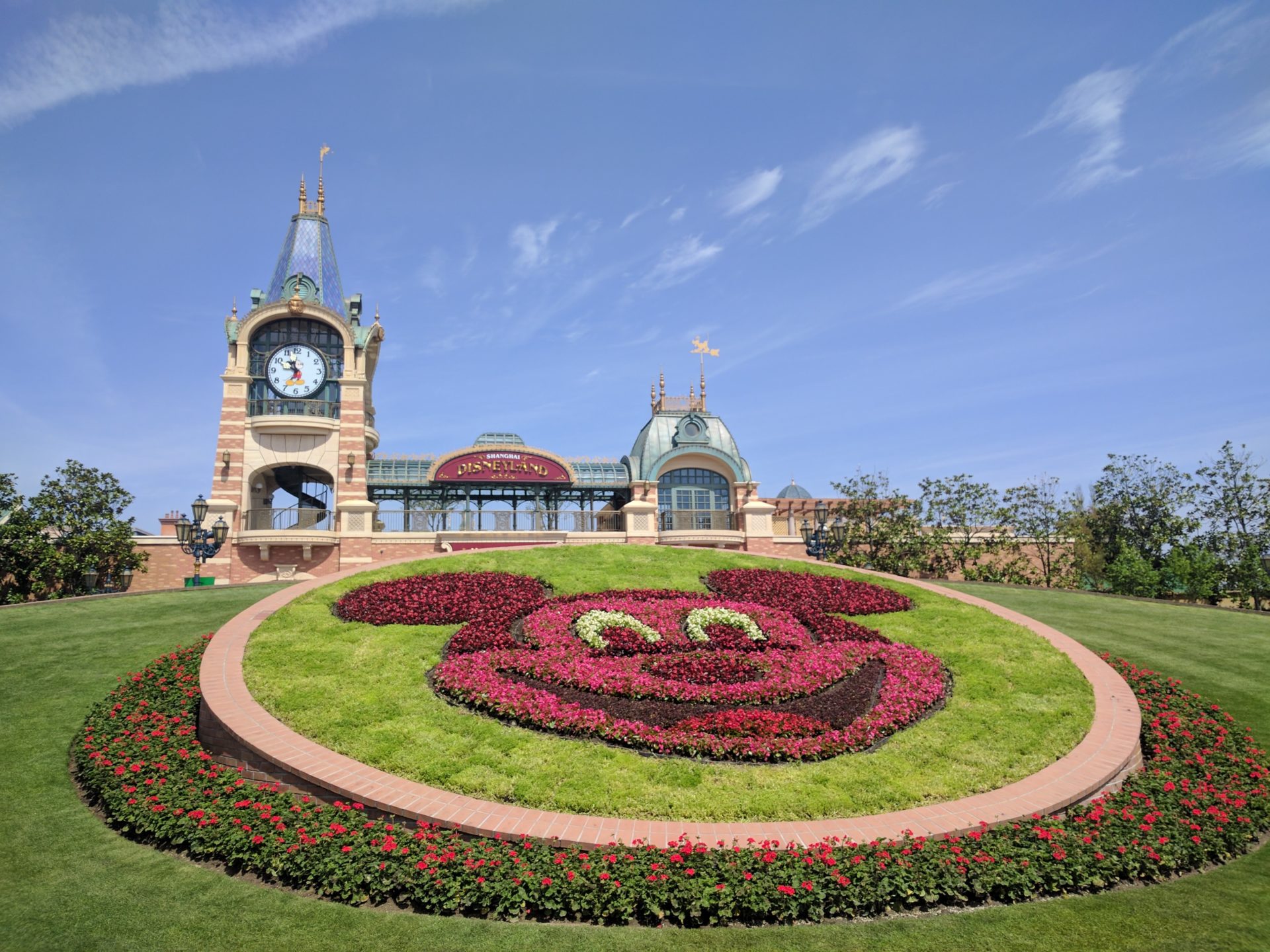 Best Disney Parks around the World - Part 1 - Travel to the Magic