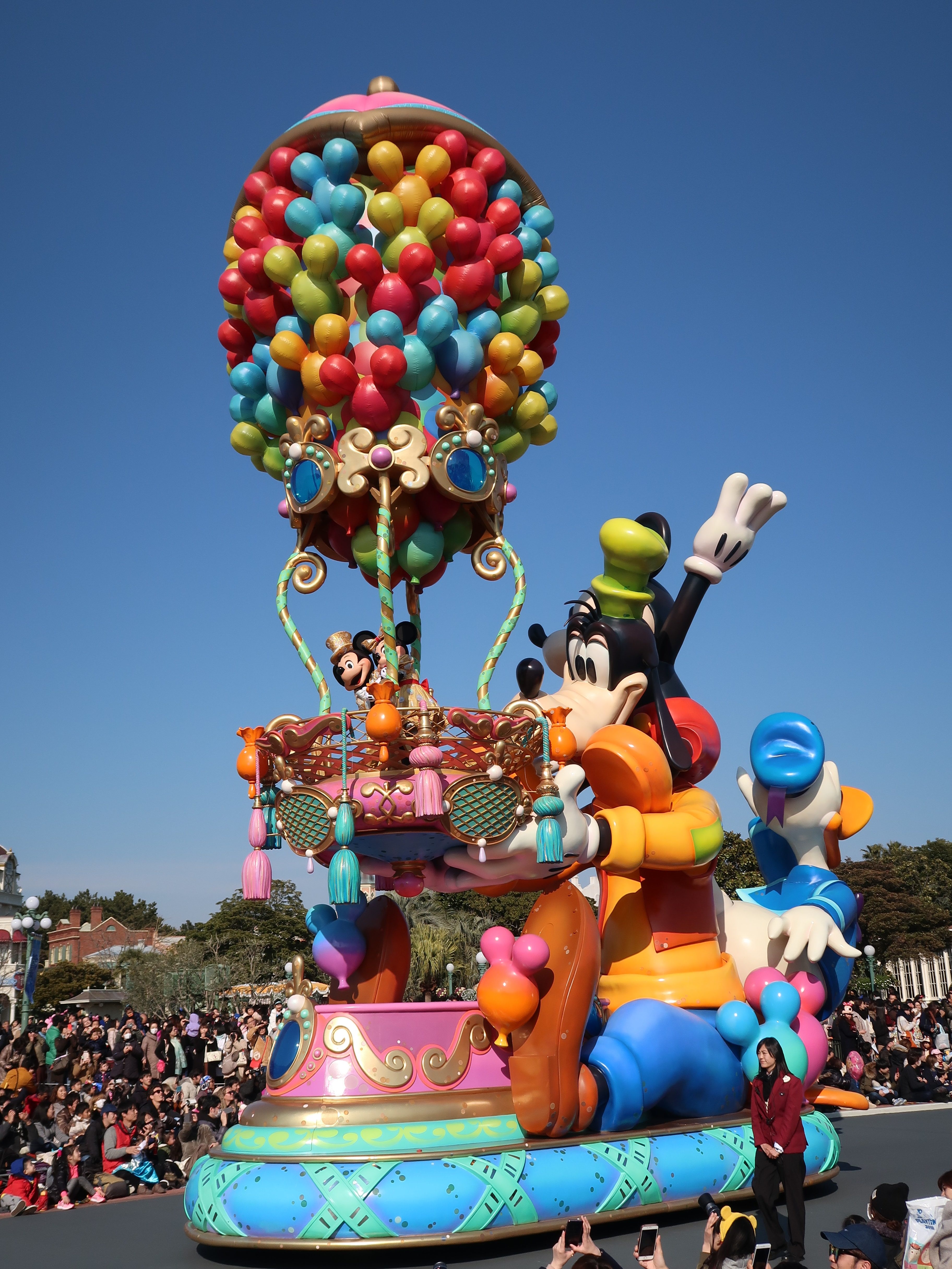 Photos: Happiness is Here - Parade at Tokyo Disneyland - Travel to the ...