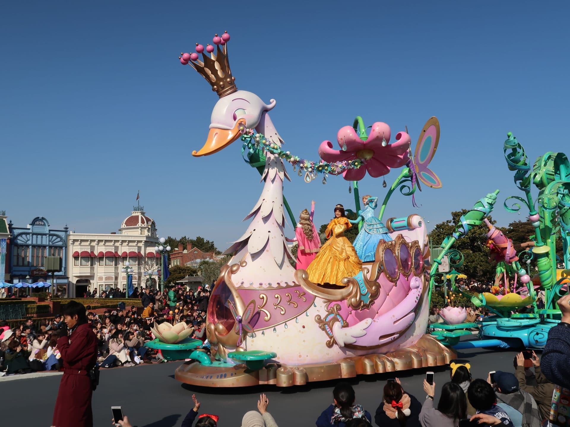 Photos: Happiness is Here - Parade at Tokyo Disneyland - Travel to the ...
