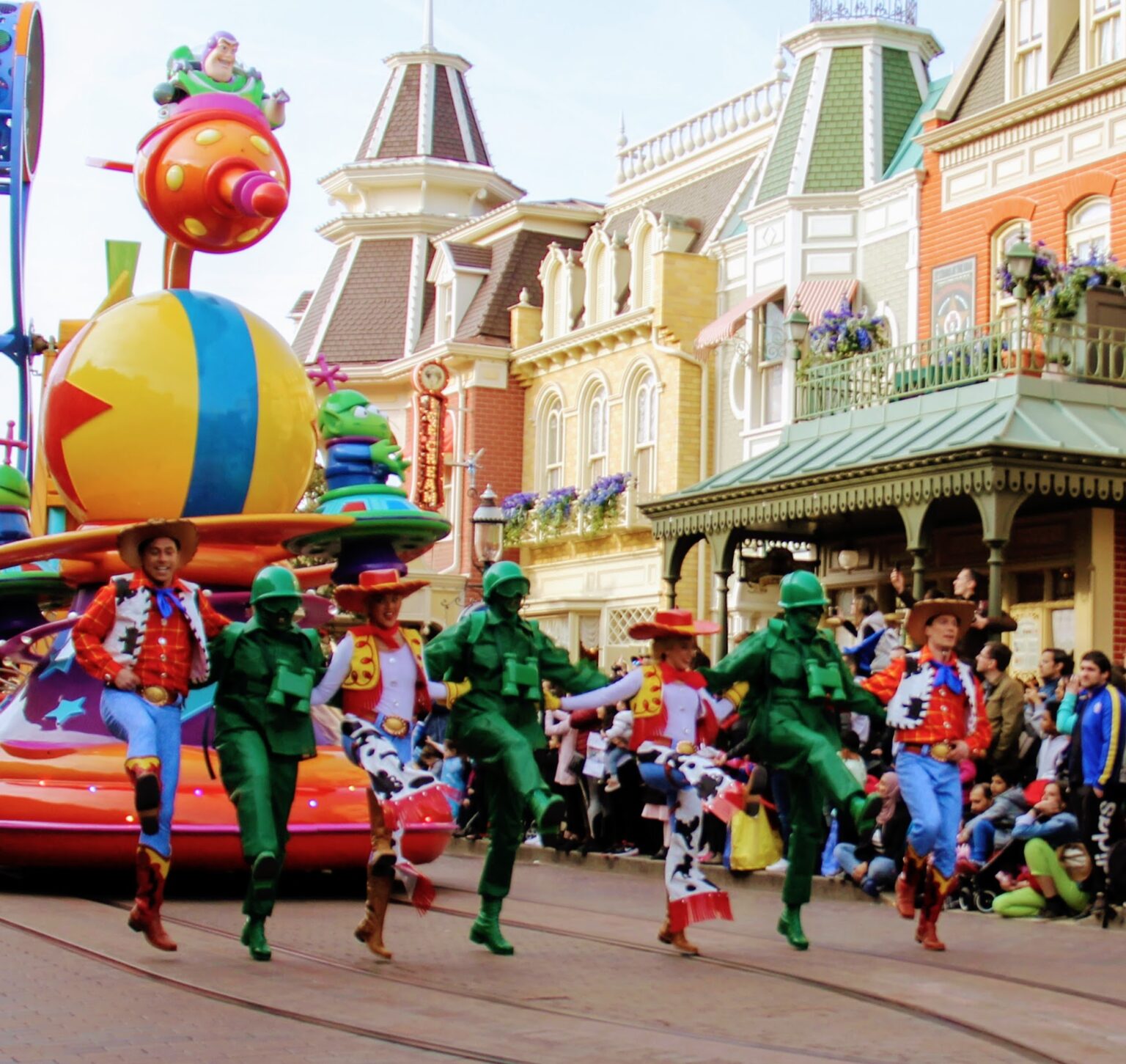 Disney Stars on Parade - Travel to the Magic