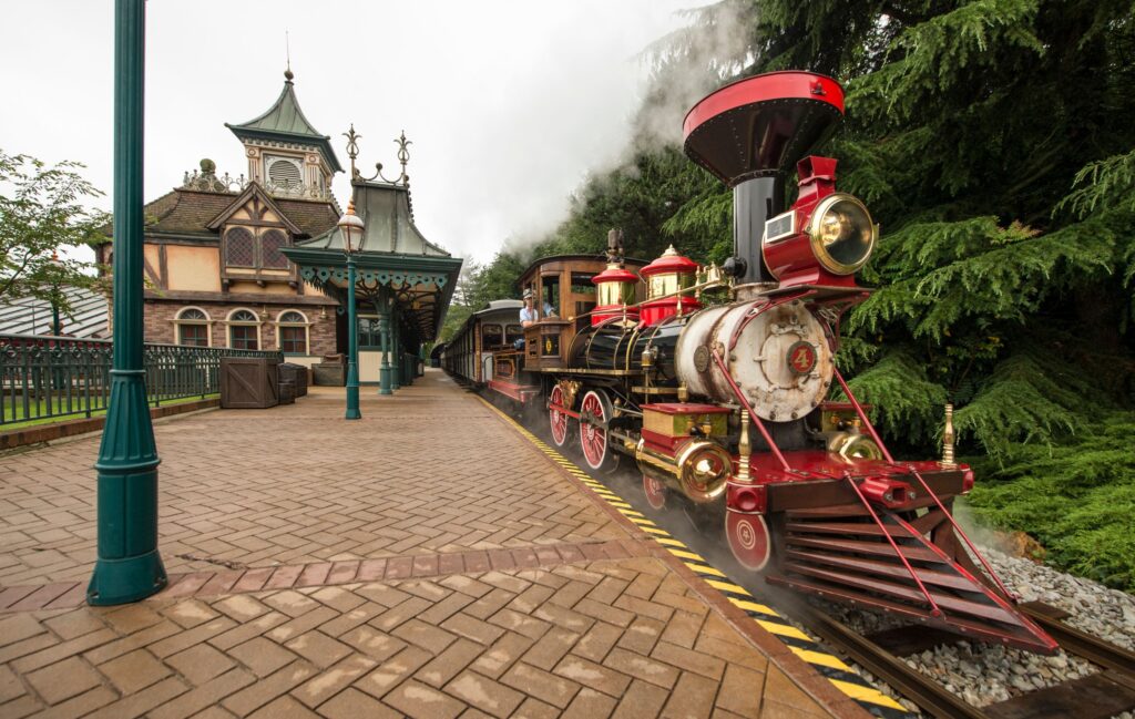 The Trains of Disneyland Paris - Travel to the Magic