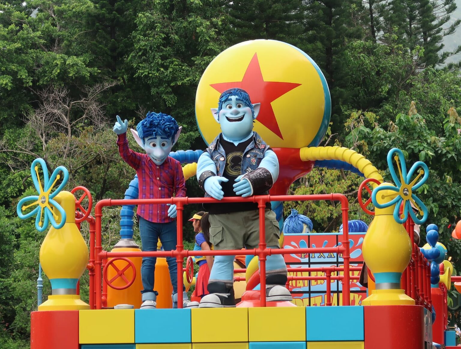 “Pixar Water Play Street Party!” returns to Hong Kong Disneyland ...